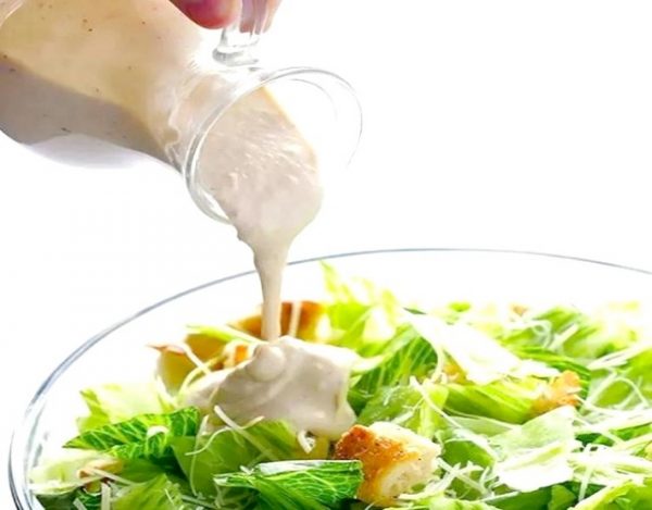 Receta de salsa César casera y deliciosa para tu ensalada