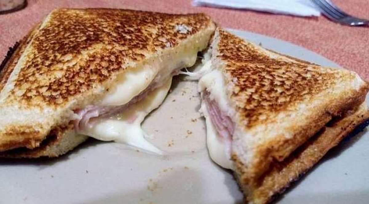 Receta de Tostada de jamón y queso al horno