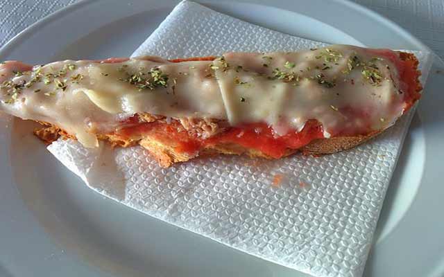 Receta de Tostada de atún y queso